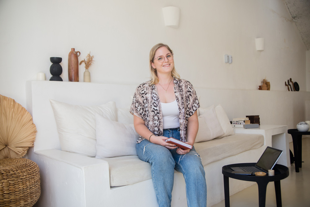 Über 'sistant - 'Sistant - Nicole Gombert